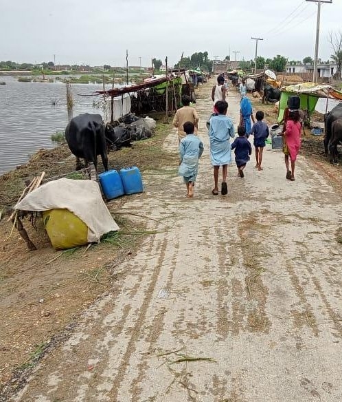 Challenges grow in flood-ravaged Pakistan | Tearfund Australia